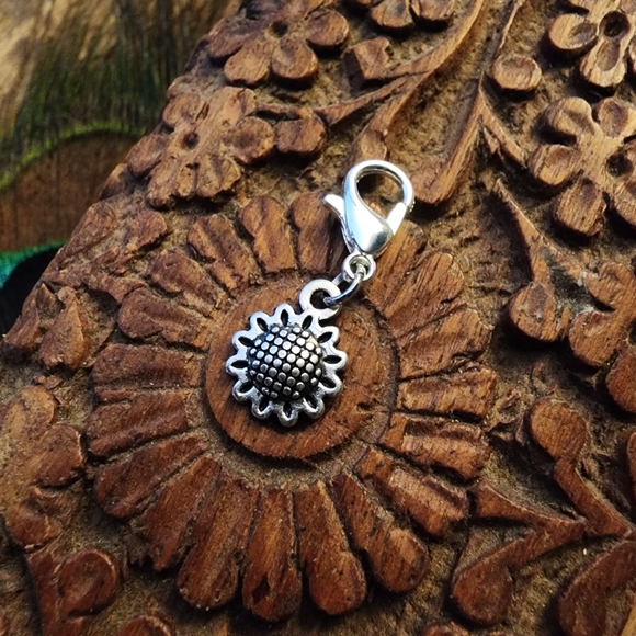 The Moody Goddess | Jewelry | 525 Sunflower Charm Daisy Charm For ...